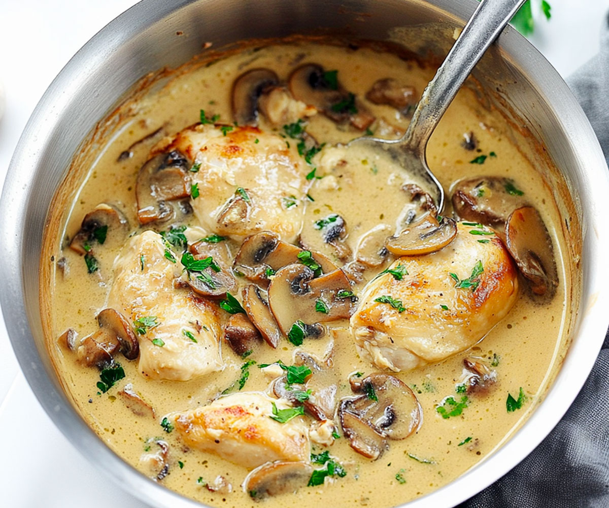 Émincé De Poulet Sauce Crémeuse Champignons – QNAG